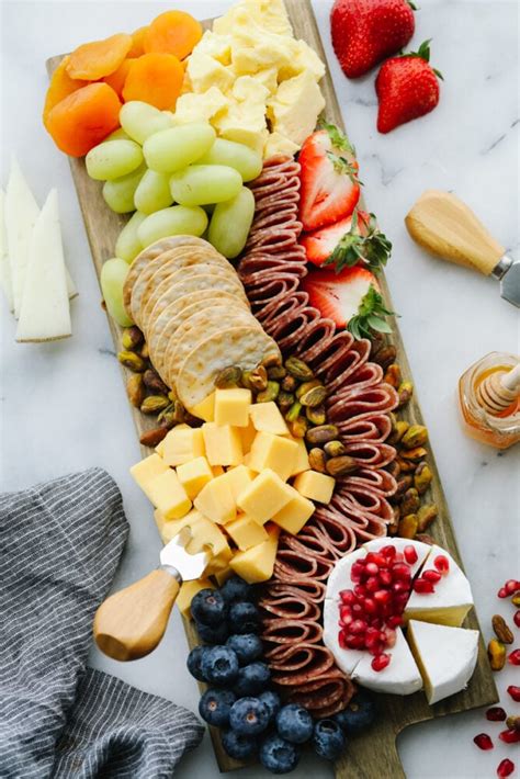 How To Make A Simple Charcuterie Board Therecipecritic