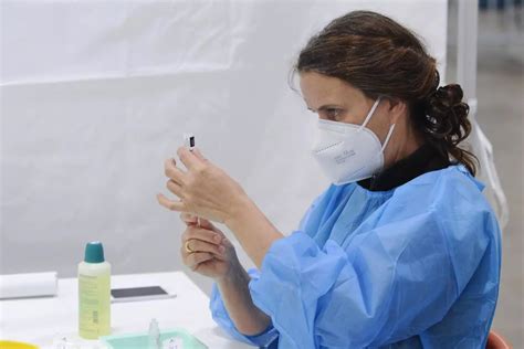 Qui Peut Tre Vaccin Contre La Covid Click Care