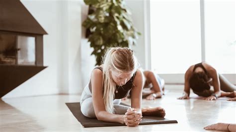 Yoga Restaurativo Descubre Qu Es Y Para Qu Sirve The Class Yoga