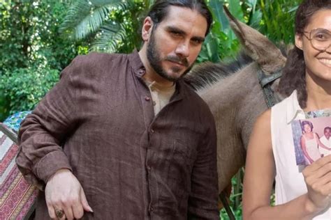 Cena inédita em Renascer mostra Rachid e Marianinha em flashback