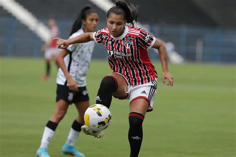 São Paulo tem duas jogadoras convocadas para jogos preparatórios da