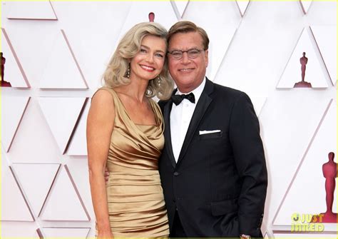 Paulina Porizkova Bares All In A Stripped Down Mirror Selfie Photo