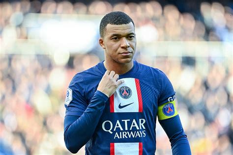 Foot PSG Mbappé ruiné par le PSG Stéphane Guy accuse Foot 01
