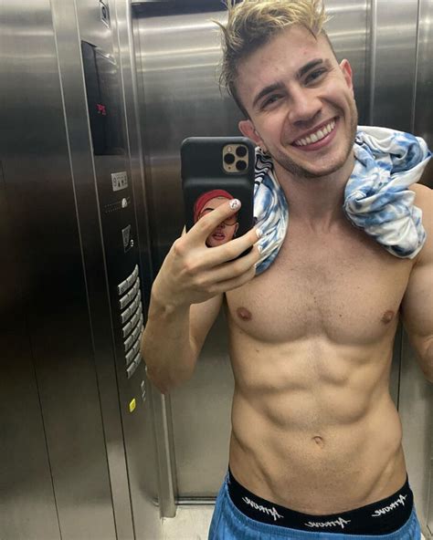 Fotos de Léo Picon pelado mostrando quase tudo Foto de Penis
