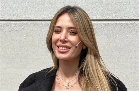 Jésica Cirio se puso lencería de encaje y mostró su cuerpo tonificado