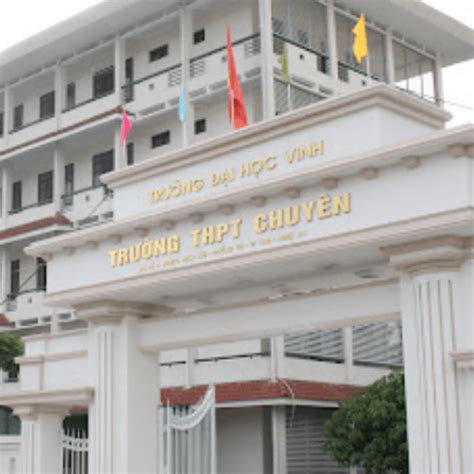 Vụ nữ sinh trường chuyên ở Nghệ An tự tử Giáo viên học sinh nhận tin