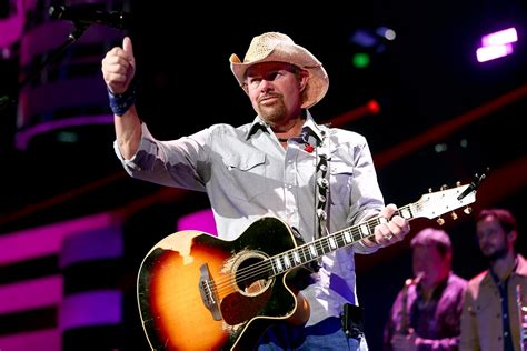 Lenda da música country Toby Keith morre aos 62 anos relembre