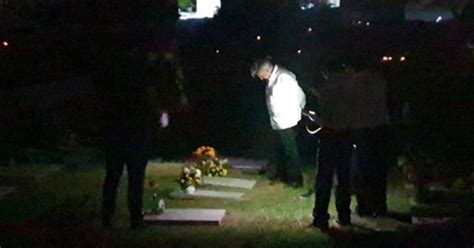 Amlo Visita Tumba De Su Primera Esposa Roc O Beltr N En Villahermosa