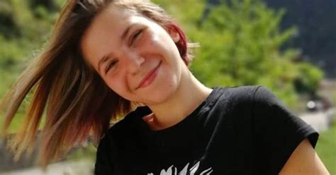 Lago Di Garda Si Tuffa In Acqua E Sbatte La Testa Ragazza 19enne