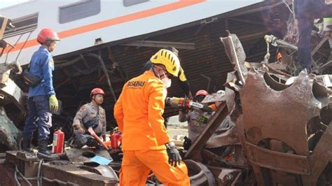 Puluhan Orang Jadi Korban Akibat Tabrakan Kereta Api Turangga Dan