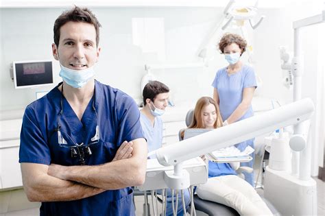 Qué diferencia hay entre ortodoncista y dentista Urgencias dentales