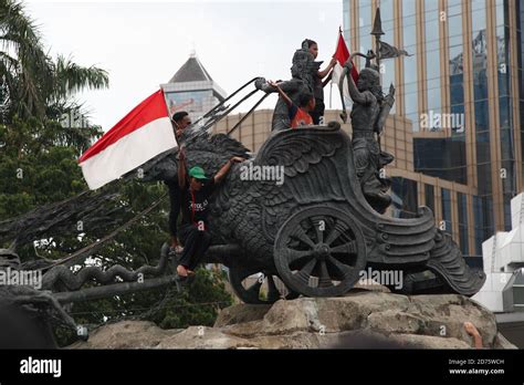 Patung Arjuna Wijaya Stockfotos Und Bilder Kaufen Alamy