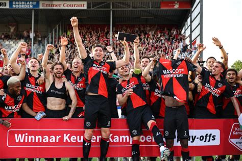 Huldiging Maandagmiddag Op Esplanade Almere City FC