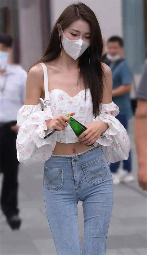 漂亮迷人 年轻时尚 身材不错的小姐姐日常街拍美图 搜狐大视野 搜狐新闻