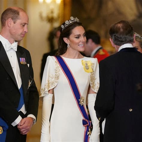 Kate Middleton Et Le Prince William D Voilent Une Carte De V Ux