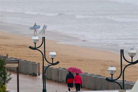 Tiempo De Hoy En La Playa De Zarautz Con Mucha Bruma25 1 Flickr