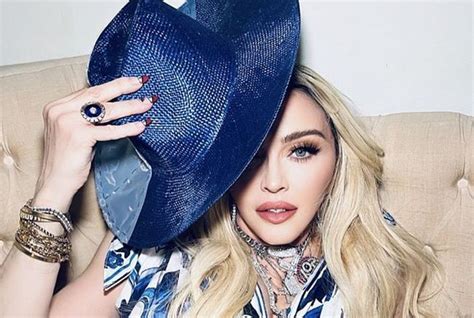 Madonna 64 ans et méconnaissable Visage lifté à lextrême peau lisse