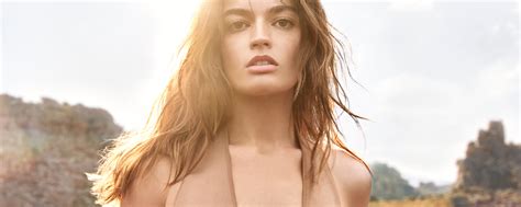 X Emma Mackey Burberry K Wallpaper X Resolution Hd K