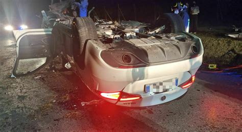 Incidente Mortale Nella Notte A Vo Auto Fuori Strada Un Morto