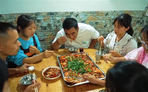 桃子姐到大姐家做客做一盘海鲜钵钵鸡辣味十足吃爽了 蜀中桃子姐 蜀中桃子姐 哔哩哔哩视频