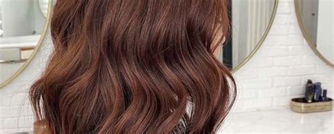 Los mejores looks y tintes para una melena castaño cobrizo radiante