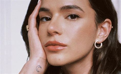 Bruna Marquezine abre o coração e fala sobre experiência de