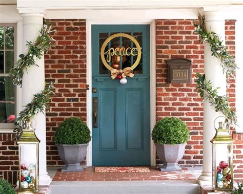 10 Festive Holiday Front Doors To Inspire How To Decorate Brick House Front Door Colors