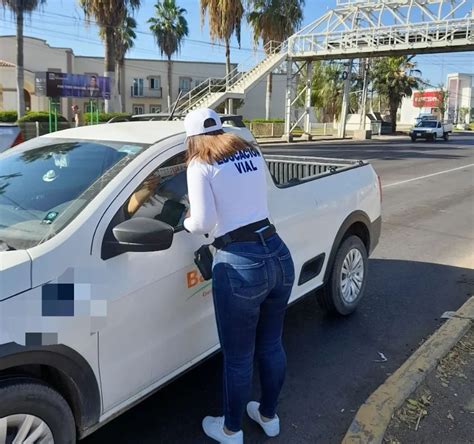 Policía de tránsito conquista TikTok con su belleza Barrio