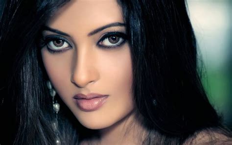 Beautiful Hindu Women Cumception