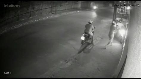 V Deo Entregador Tem Moto Roubada Por Dupla Quando Chegava A