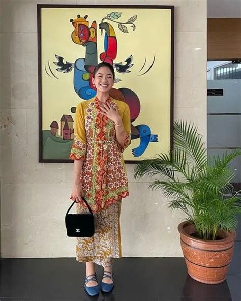 Pin Oleh Joanna Lumanauw Di Kebaya Encim Gaun Batik Kebaya Gaya