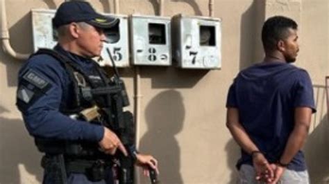 Homem é preso suspeito de agredir esposa golpes de facão no