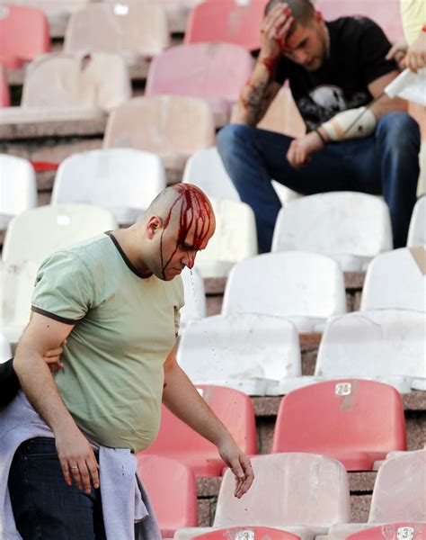 Violencia En El Derbi Serbio Estrella Roja Vs Partizan Grupo Milenio