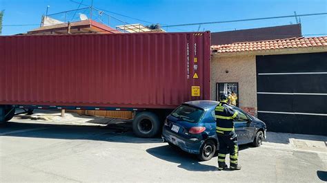 Accidente en Iztapalapa CDMX Se Desprende Caja de Tráiler y se
