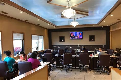 Cần Sang Tiệm Nail In IL MUA BAN TIEM NAILS USA