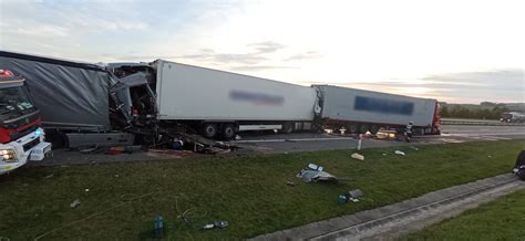 66 Autostrada A4 Wypadek z udziałem ciężarówek Ochotnicza Straż