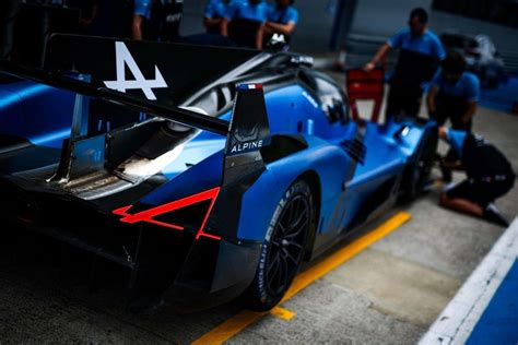 Alpine A424 Una Livrea Total Blue Per Riportare Le Curve Nel Design