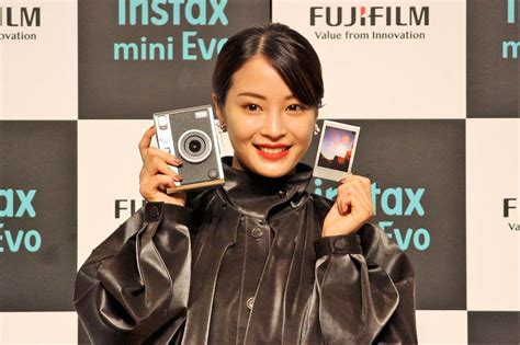 広瀬すず一足早く撮影楽しむ富士フイルムのチェキ新製品発表会 電波新聞デジタル