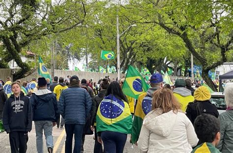 Manifesta Es Em Frente Aos Quart Is Ganham Mais For A Terra Brasil