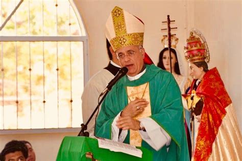 Monseñor Baéz critica a quienes se escudan bajo perfiles falsos para