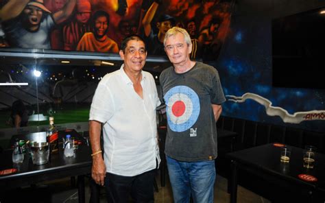 Zeca Pagodinho inaugura bar em São Paulo a presença de famosos