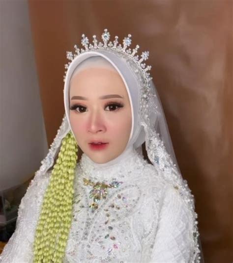 Cerita Menyentuh Pengantin Wanita Gelar Resepsi Pernikahan Saat Hamil Dengan Riasan Barbie Look