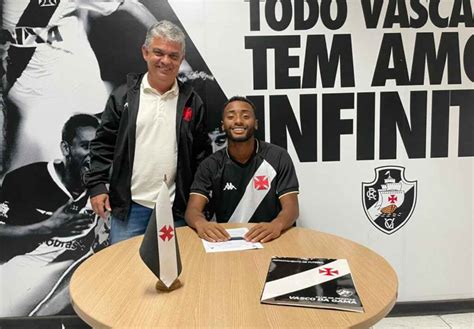 Vasco renova Cauã Paixão até dezembro 2025 atacante comemora