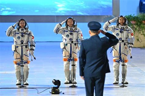 EyesOnSci See Off Ceremony Held For Chinese Astronauts Of Shenzhou 19