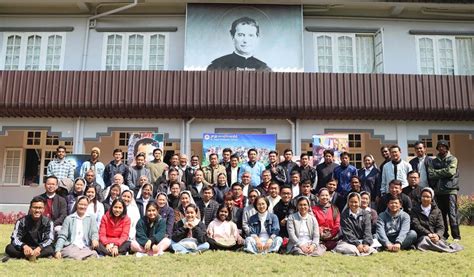 Myanmar Dos días para presentar el tema del Aguinaldo del Rector