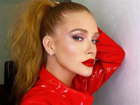 Marina Ruy Barbosa Aposta Em Saia Fenda Ousada E Chama Aten O
