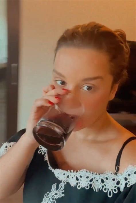 Pin de 𝓁𝒶𝓇𝒾 em M M Maiara e maraisa Dona dos meus sonhos Maiara