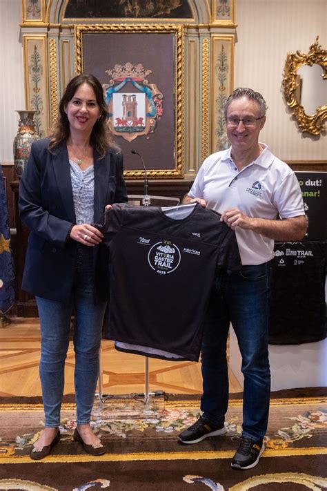 Presentada la camiseta oficial de la XIII Carrera de Montaña Vitoria