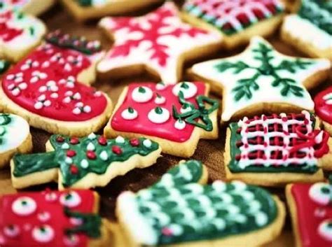 BISCUITS DE NOËL GLAÇAGE ROYAL ET GLAÇAGE À LEAU la recette facile