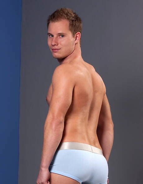 American Strongman Tyler Andrews Posing Naked And Showing Hot Ass